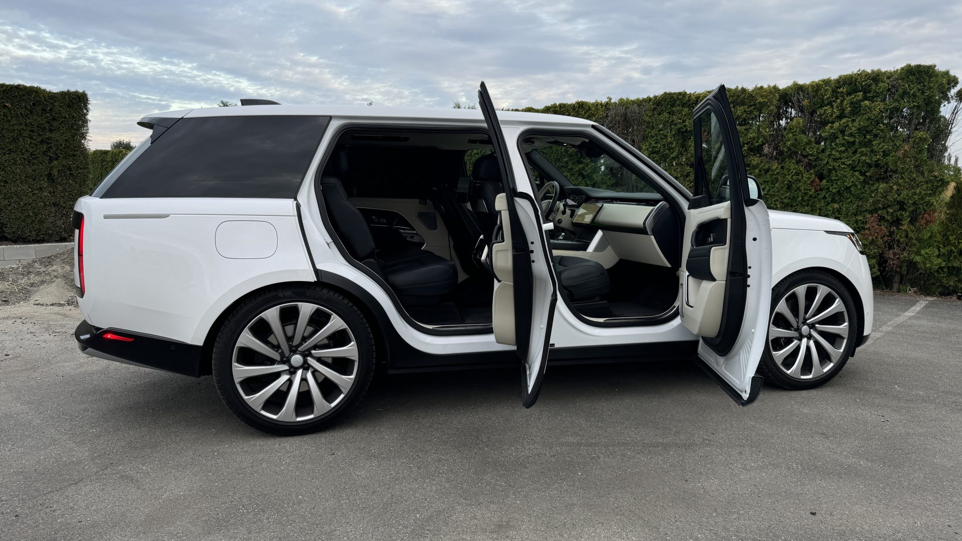 2024 Range Rover Autobiography LWB: It is Still the Ultimate Luxury SUV ...